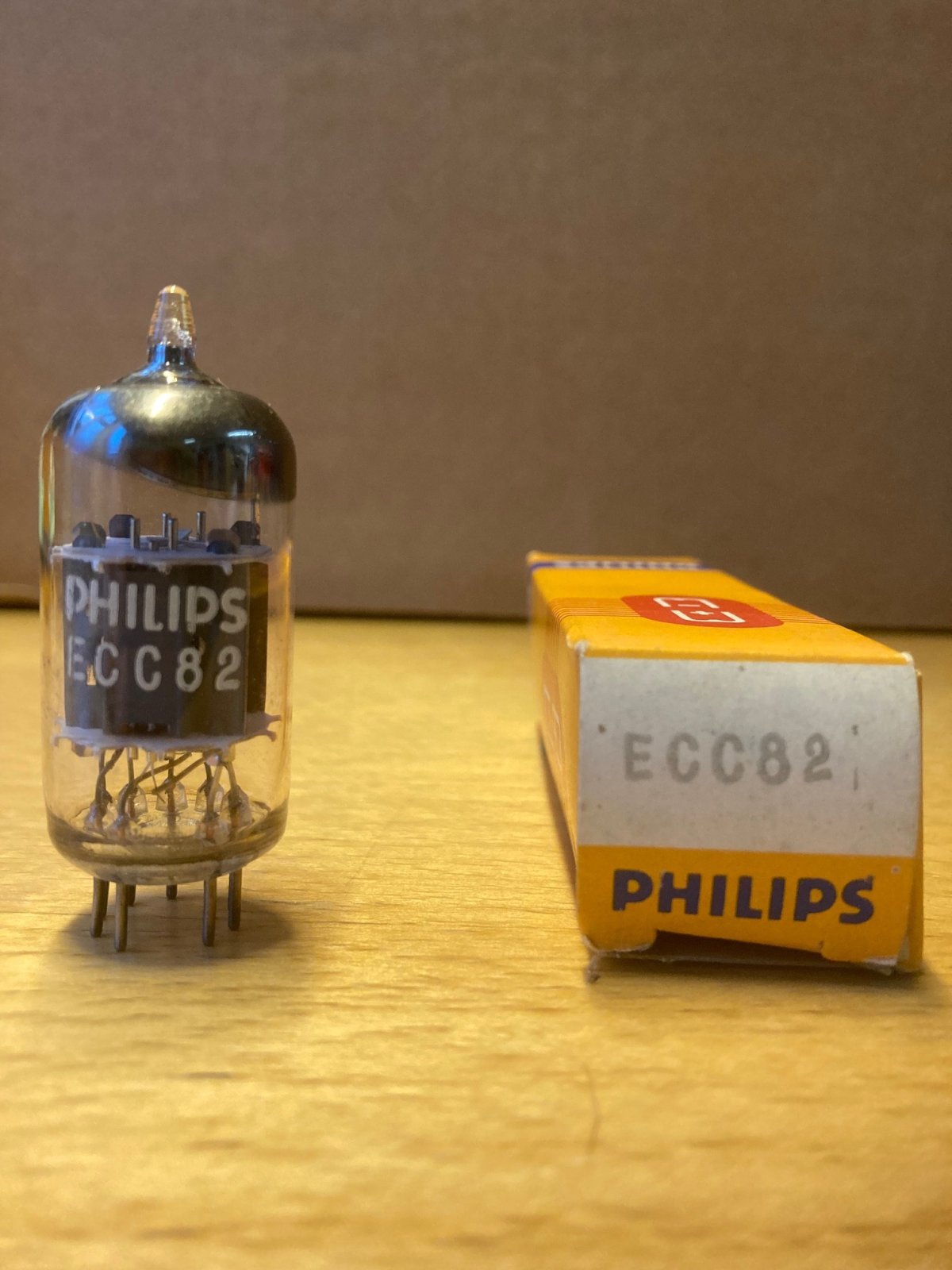 Dobbelt-Triode ECC82 Philips