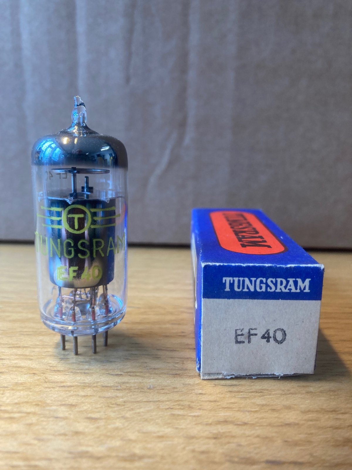 Pentode EF40 Tungsram
